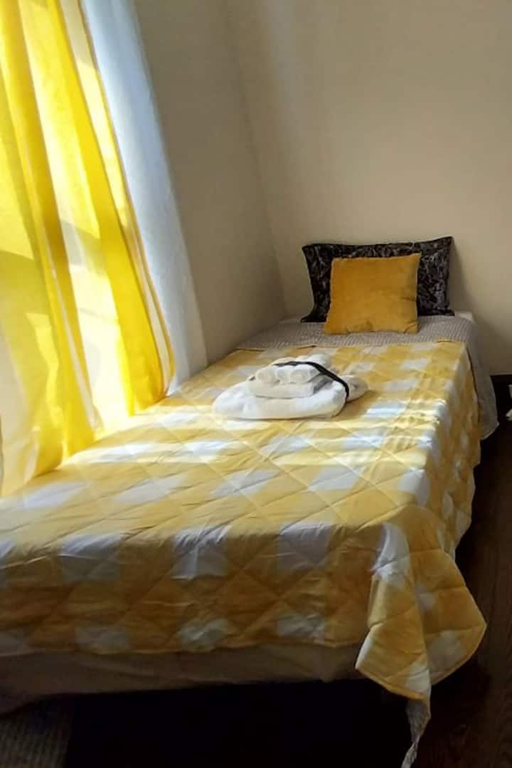 Sunny, Cozy, And Inviting - Syracuse, NY
