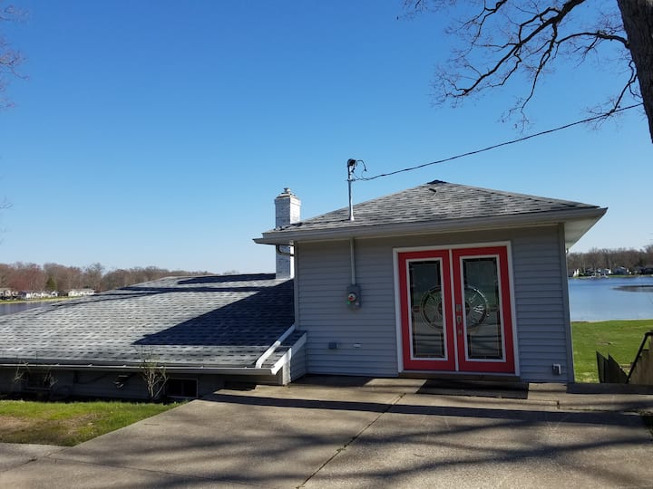 Beautiful Lake Setting In Central Sw Michigan - Elkhart, IN