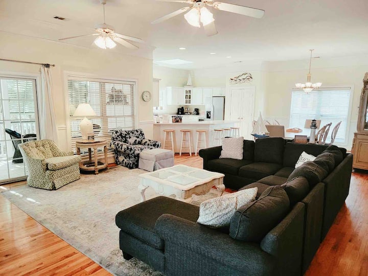 Pink House - Private Beach Access - Tybee Island