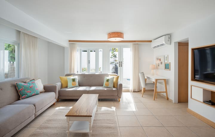 Steps To Beach, 3br/3ba, Own Pool, Parking, Gen - San Juan