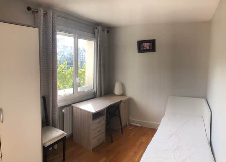 (Ch2) Chambre Privée, 1 Min à  Rer A - Noisy-le-Grand