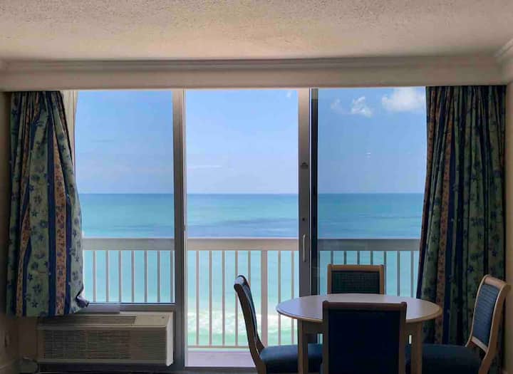 Private Balcony, Oceanfront! 2 Queens, Kitchen - Daytona Beach, FL