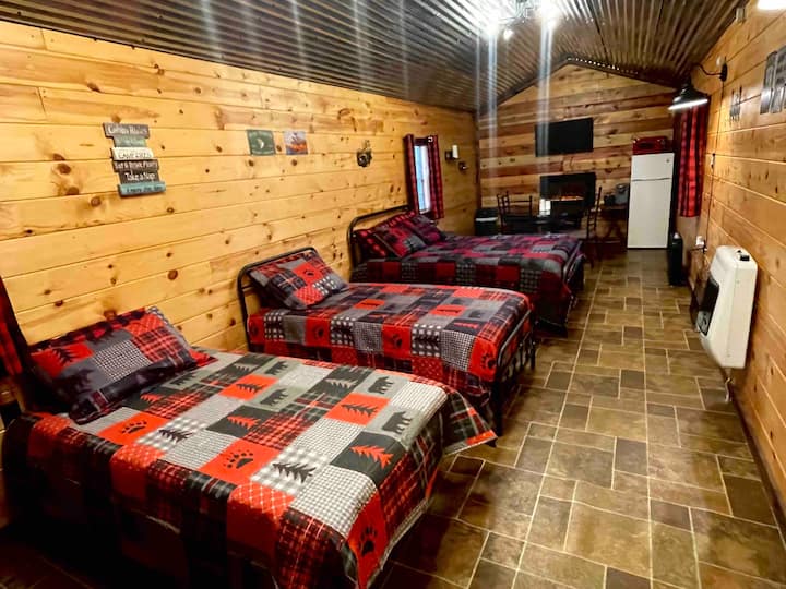 Rustic Mountain Cottage - Cathedral Caverns State Park, Woodville