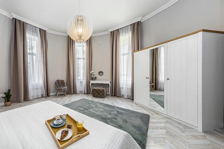 2bdr+2a/c+for Long Term Too+large Flat+quiet+soho! - Budapest