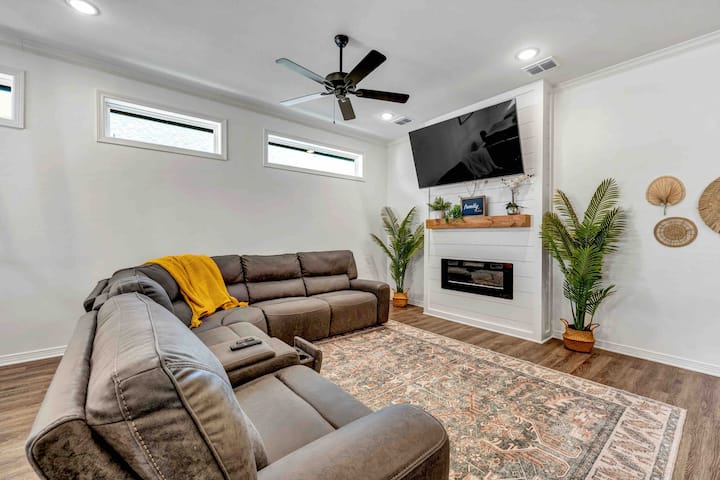 Stay Tyler @ Parade Of Homes(king &Queen Beds) - Tyler, TX