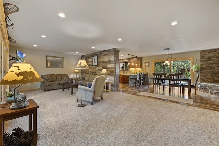 The Haven Of Yosemite - Main Lodge & Office Cabin - Groveland, CA