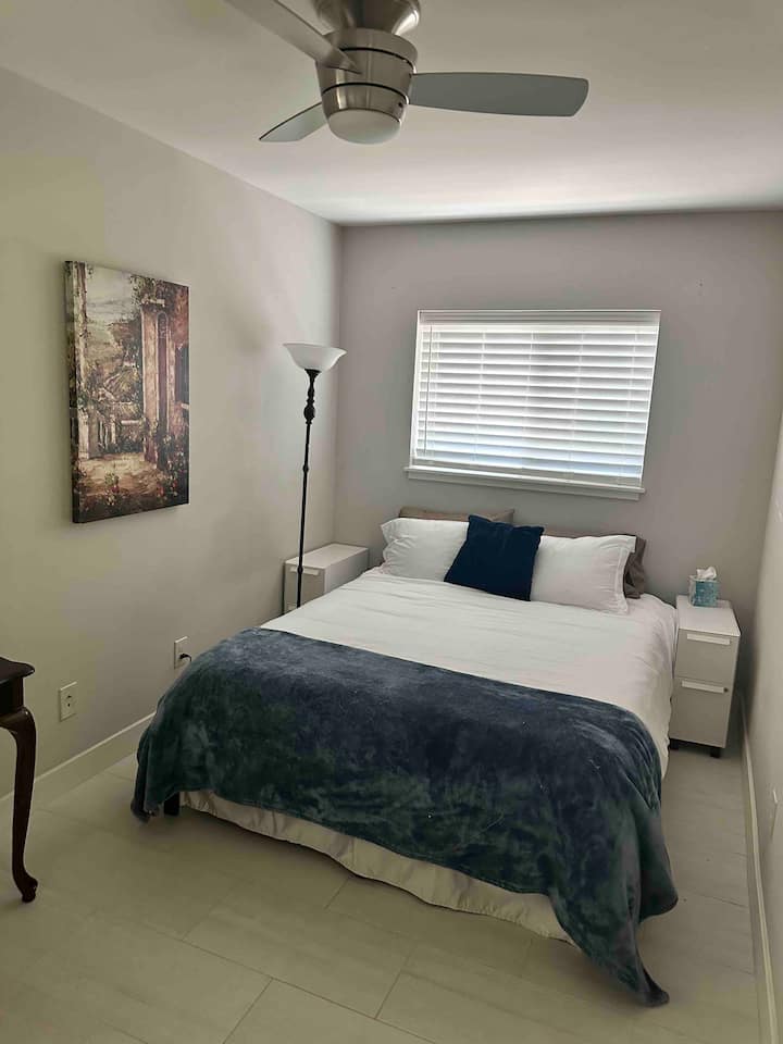 Cozy Private Room - Hideaway - Phoenix, AZ