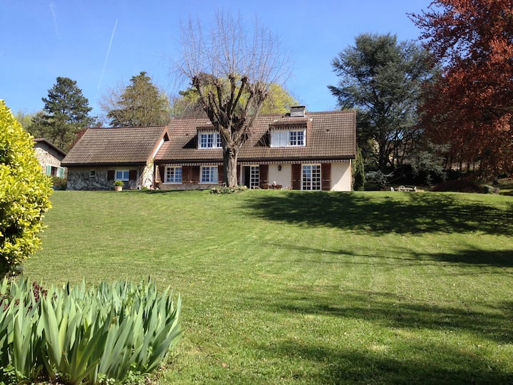 Parc Avec Piscine, 6' De Lyon, Calme, Ensoleillé. - Lyon