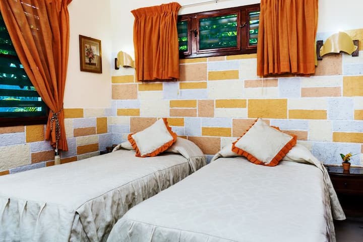 Yellow Room - Varadero