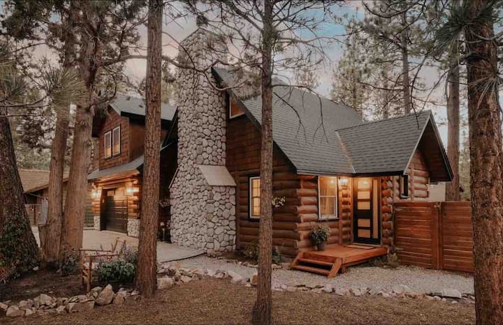 Corner Cabin • Ac • Spa • Game Room • Dog Friendly - Big Bear Lake, CA