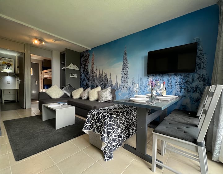 Beautiful Ski In/out Apartment Sleeps 4/5 - Courchevel