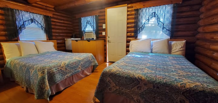 Log Cabin With 2 Full Beds - Lake George, NY