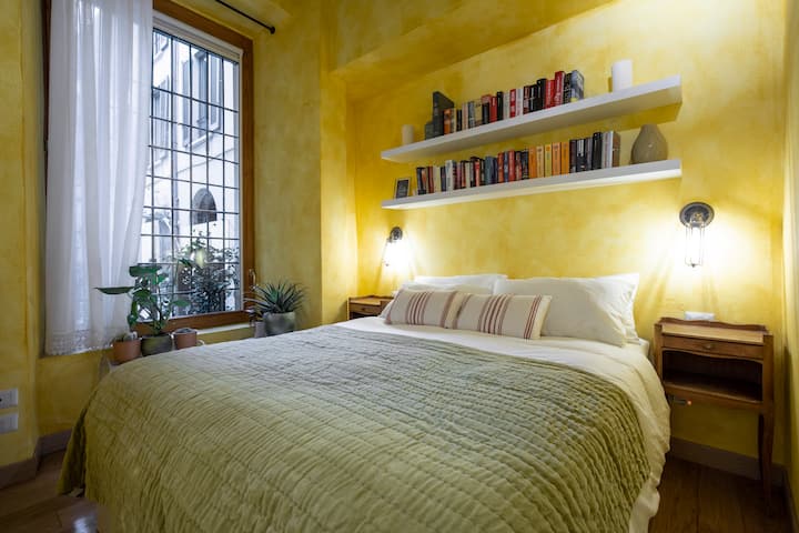 Bilocale Alle Colonne Dai Soffitti A Cassettoni - Milan