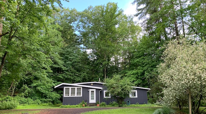 Woodstock Cottage Surrounded By Beautiful Nature - Woodstock, NY