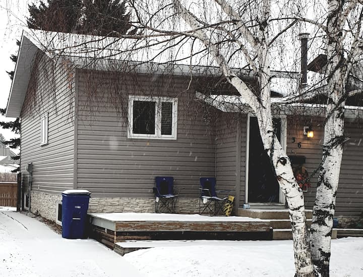 Pet Friendly Basement Suite On The Park! - Airdrie