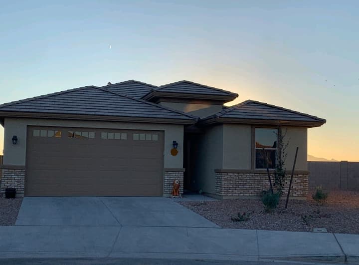 Lovely White & Grey Home. - Buckeye, AZ