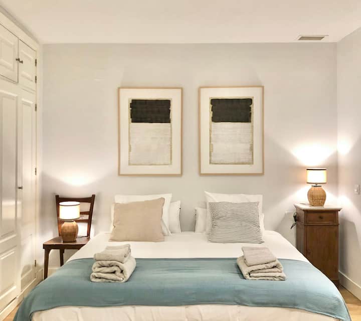 The Best Location For This Cozy & Quiet Apartment - Seville