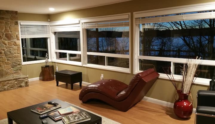 Covid Conscious, Quiet, Adult Lake View Rental - Redmond