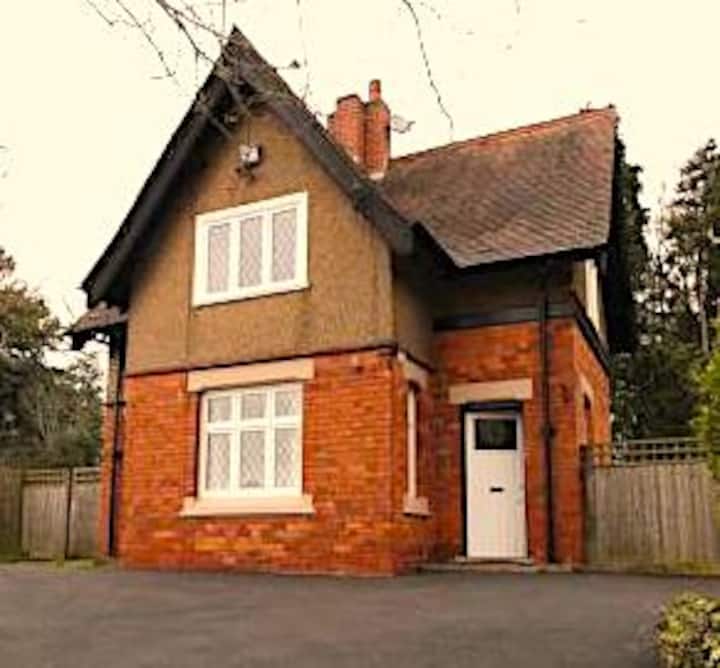 Cosy English Lodge House - 考文垂