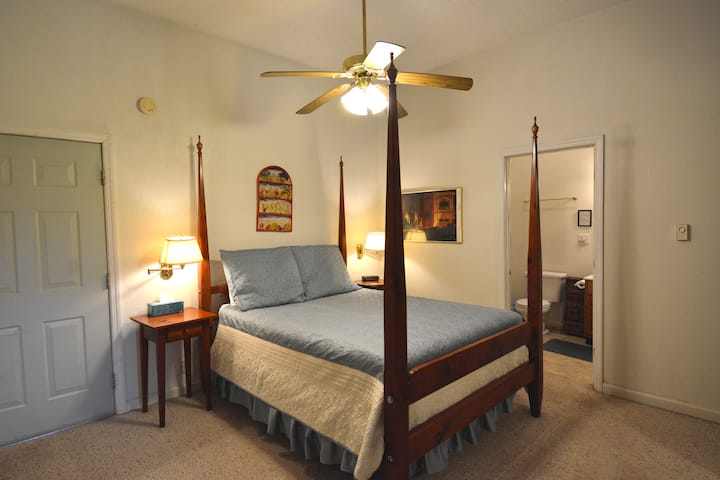 Barn Suite With Kitchen, Jacuzzi & Fireplace - Oakland, MD