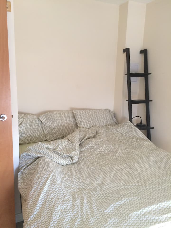 Double Bedroom, Private Bathroom,handy Location.. - London