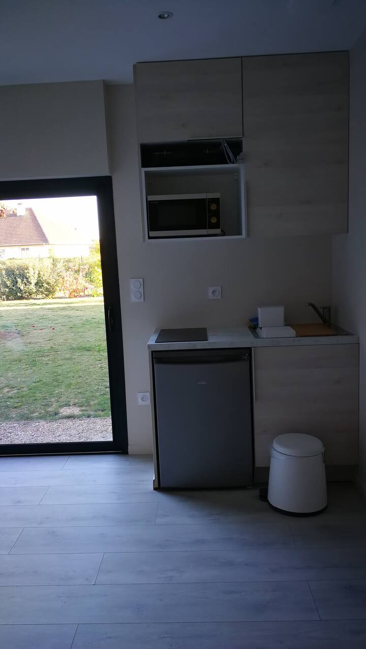 Studio Moderne Au Calme, Proche Des Commodités - ibis Budget Caen Memorial