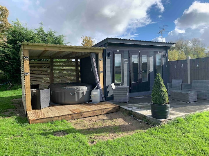 Dolafon Farm Glamming Pod With Hot Tub - North Wales