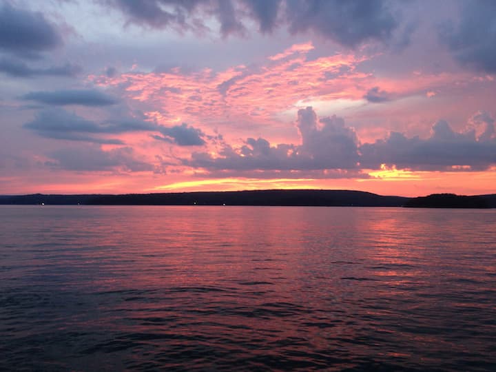 Lake Wallenpaupack Cabin W Sunsets - Lake Wallenpaupack, PA