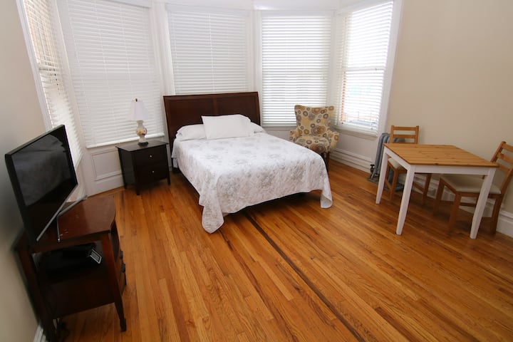 Remodeled Downtown Efficiency Studio - San Francisco, CA