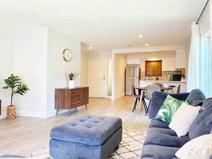 ✺Trendy Midcentury Modern Condo✺ Wifi+parking - Irvine, CA