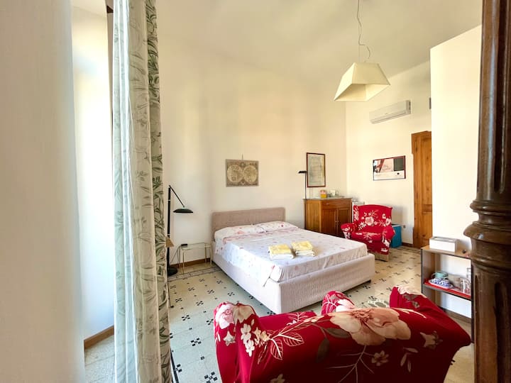 Private Room With Balcony In Liberty House - Sant'Antioco