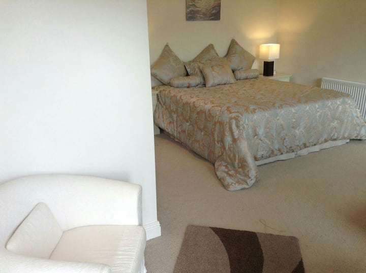 Luxury Separate Entrance Bedroom On Golf Course - Limerick