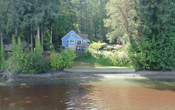 Waterfront Blue House - Olympia, WA
