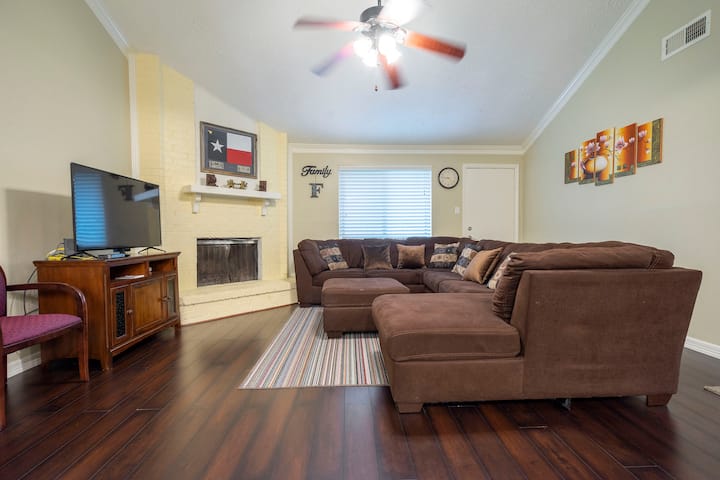 Sweet Home 1 For Families In Convenient Area - Houston, TX