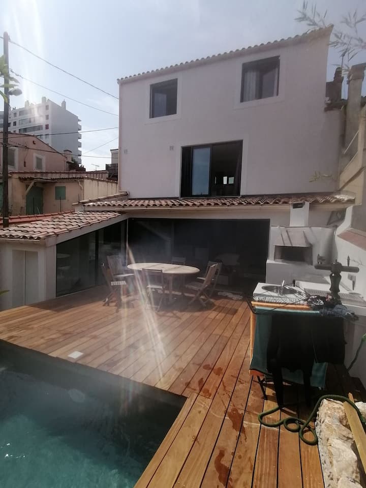 Maison Au Calme. Roucas Blanc.
Piscine Garage. - Marseille