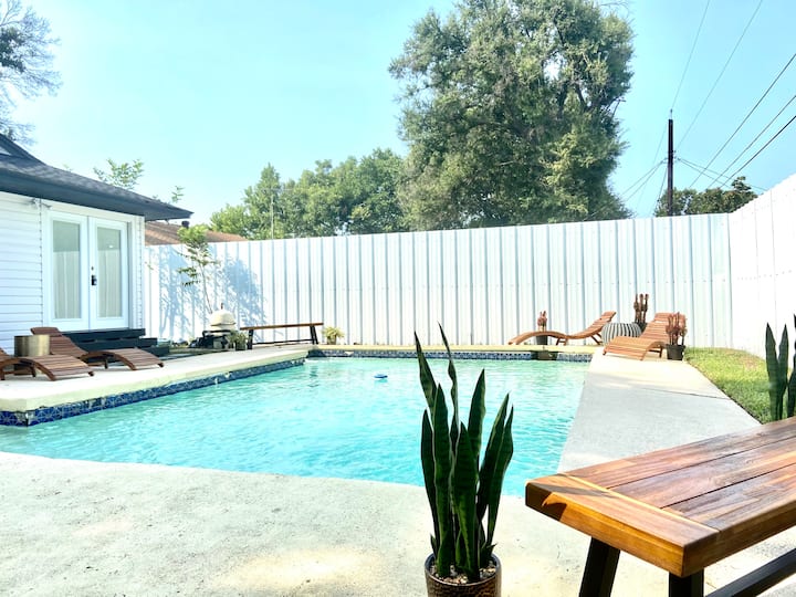 Group-friendly Dfw Pool Home | Space For Everyone - Garland, TX