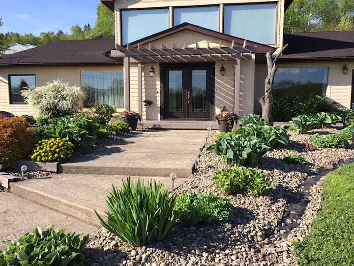 Fredericton Gatherings 4 Bedrm Sleeps 8 3000 Sqft - Fredericton