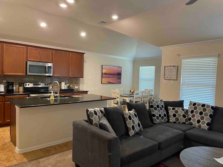 Entire Beautiful, Spacious 4 Bdrm Home In Killeen, - Killeen, TX