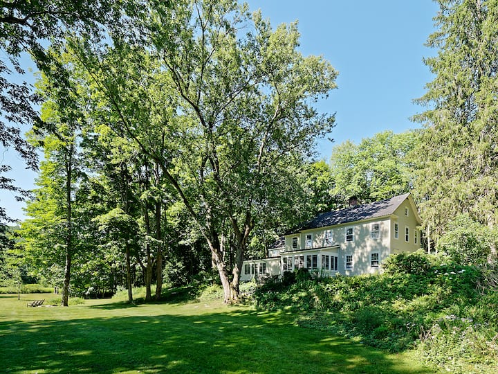 Noble House: Scenic Retreat, Perfect for Groups - Houses for Rent in ...