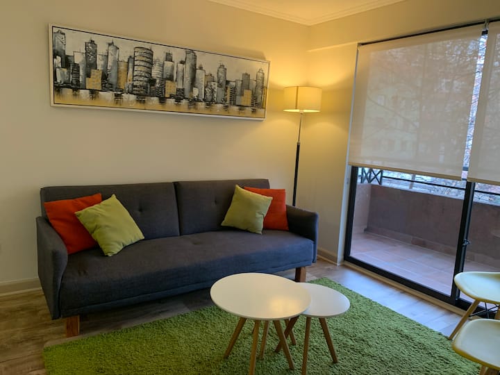 Moderno Y Luminoso: Con Balcón Y Gran Conectividad - Santiago