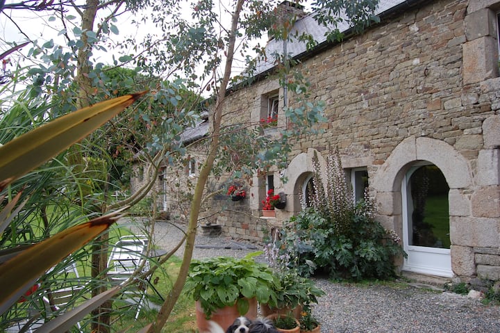 Ancienne Abbaye Relais Au Coeur De La Campagne - Locarn