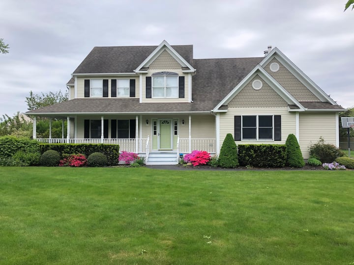 North Fork Family Getaway-updated W/ Heated Pool - Palmer Vineyards, Riverhead