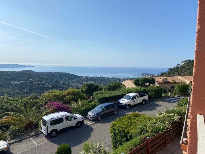 Appartement, Vue Mer Exceptionnelle. - Cavalaire-sur-Mer