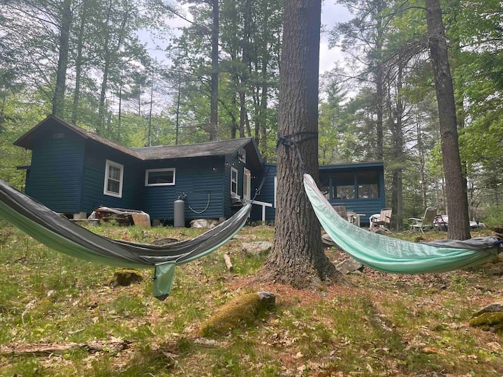 Cozy Little House Surrounded By Nature - Waterfront, Cuddebackville