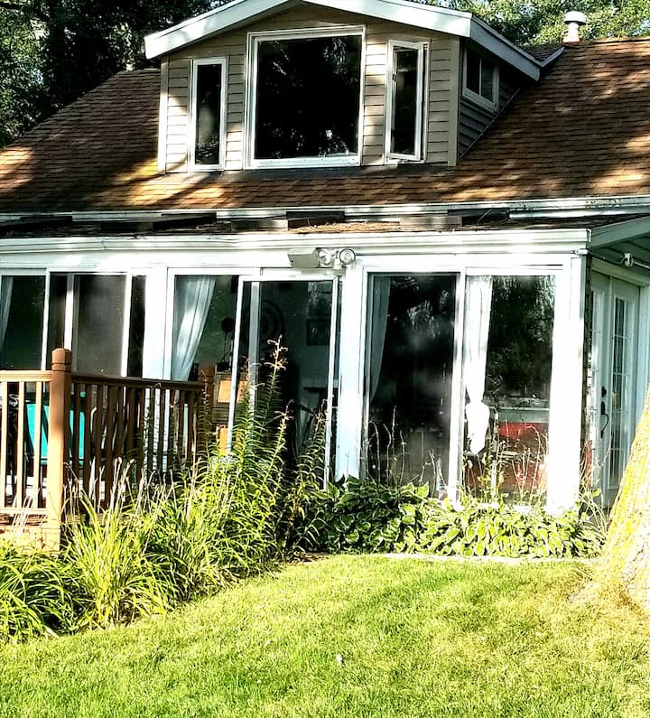 Nature Retreat Home On Private Wildlife Sanctuary - Cedarburg, WI
