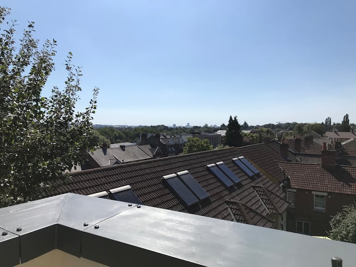 Spacious Top Floor One Bed Flat With Wide Balcony - Southampton, UK