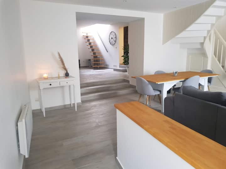 Agréable, Au Cœur D'un Petit Village Calme - Albí