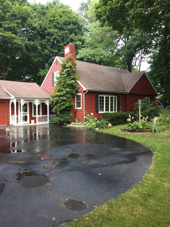 Beautiful Private Large Cottage - South Haven, MI