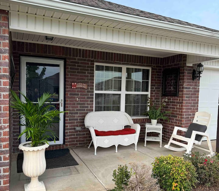 Joyful Journey Getaway - Bentonville, AR