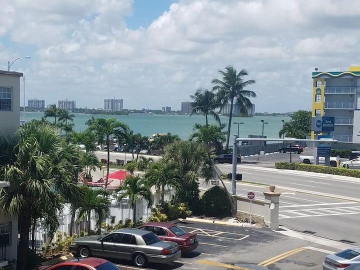 Lovers Perfect Apartment Close To The Beach - Miami, FL